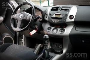 Toyota RAV4 2006 in Riga, with an engine capacity of 2.20 L and mileage of 250 thousand km for 4390 €, photo 18 on AUTOMOTO.COM.LV