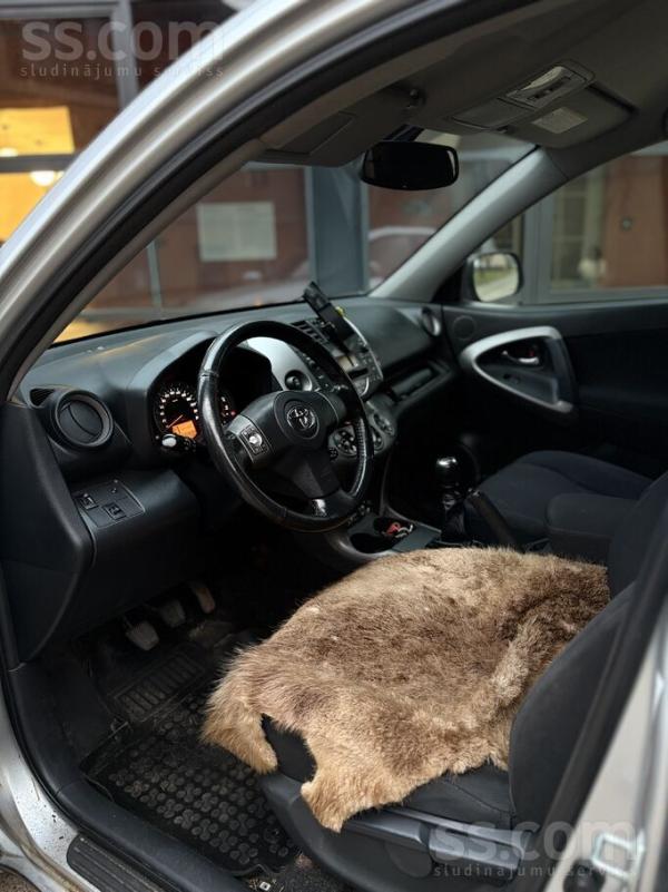Toyota RAV4 2006 Kuldīga, ar dzinēja tilpumu 2.20 L un nobraukumu 0 tūkst. km par 4000 €, foto 4 vietnē AUTOMOTO.COM.LV