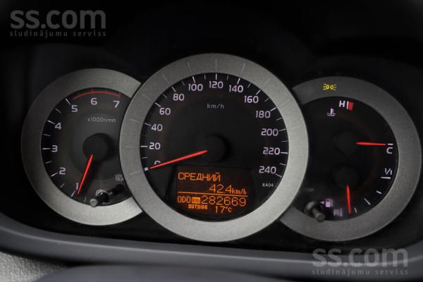 Toyota RAV4 2006 in Tukums, with an engine capacity of 2.20 L and mileage of 283 thousand km for 3500 €, photo 10 on AUTOMOTO.COM.LV