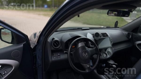 Toyota RAV4 2006 in Riga, with an engine capacity of 2.00 L and mileage of 162 thousand km for 5450 €, photo 5 on AUTOMOTO.COM.LV