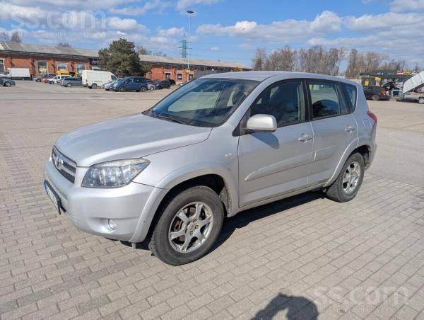 Toyota RAV4 2006 in Riga, with an engine capacity of 2.20 L and mileage of 371 thousand km for 3100 €, photo 1 on AUTOMOTO.COM.LV