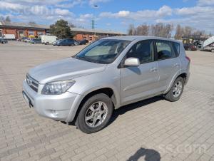 Toyota RAV4 2006 Rīga, ar dzinēja tilpumu 2.20 L un nobraukumu 371 tūkst. km par 3100 €, foto  vietnē AUTOMOTO.COM.LV