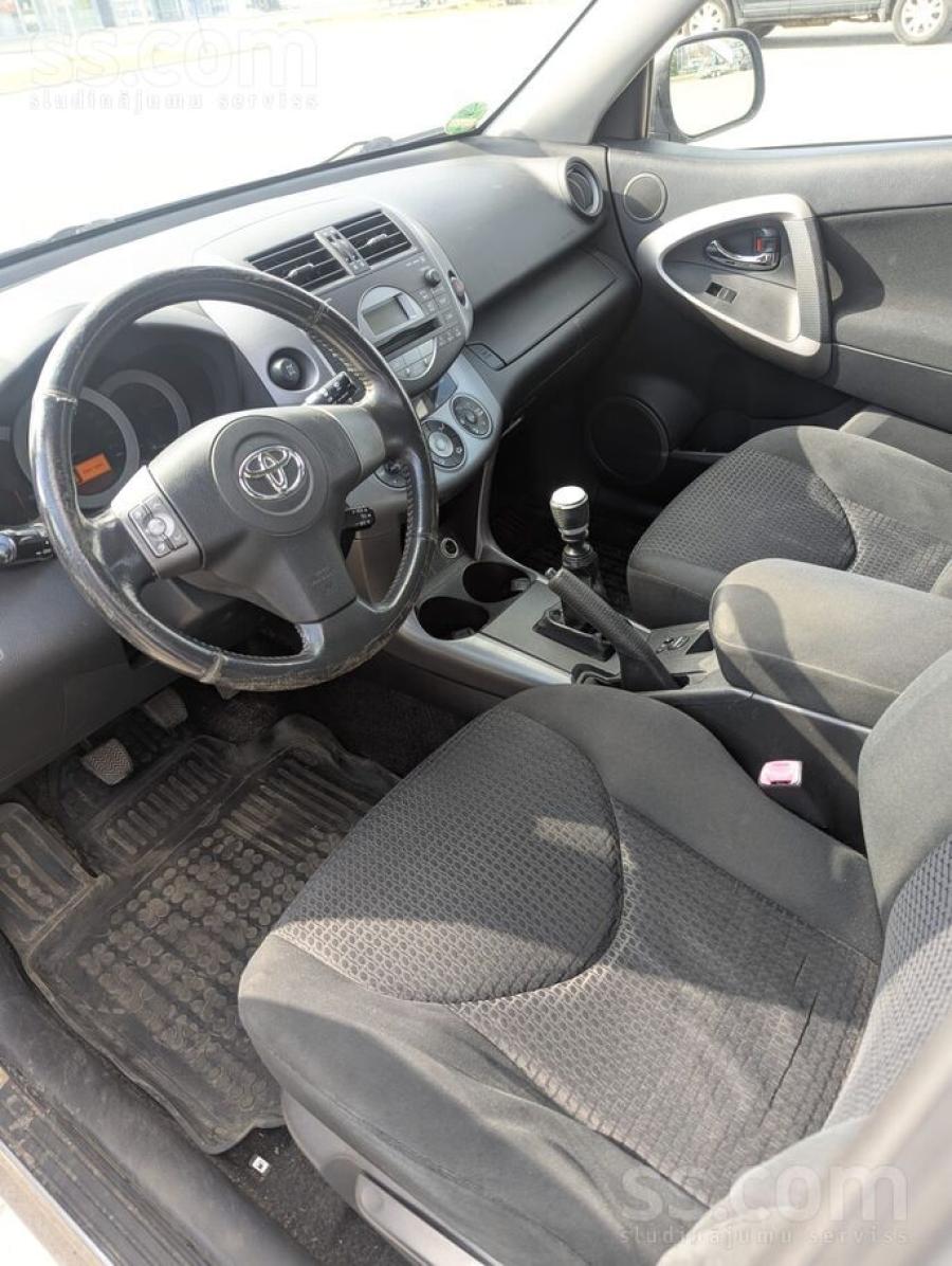 Toyota RAV4 2006 Rīga, ar dzinēja tilpumu 2.20 L un nobraukumu 371 tūkst. km par 3100 €, foto 5 vietnē AUTOMOTO.COM.LV