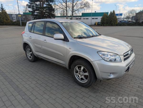 Toyota RAV4 2006 in Riga, with an engine capacity of 2.20 L and mileage of 371 thousand km for 3100 €, photo 8 on AUTOMOTO.COM.LV