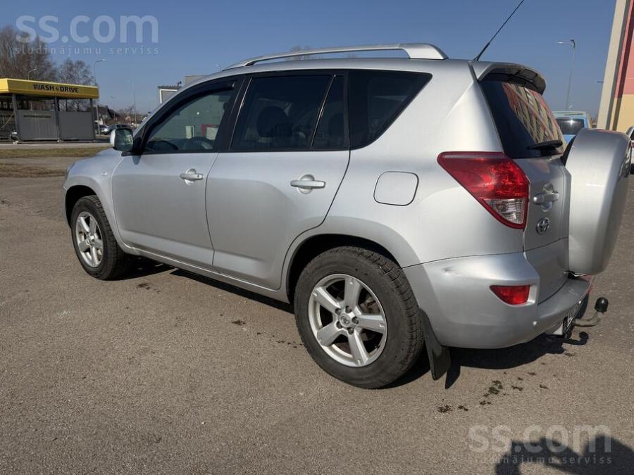 Toyota RAV4 2006 Liepāja, ar dzinēja tilpumu 2.00 L un nobraukumu 266 tūkst. km par 4350 €, foto 3 vietnē AUTOMOTO.COM.LV