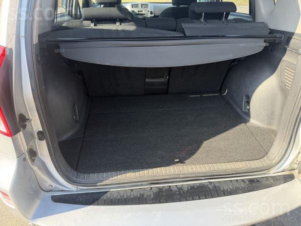 Toyota RAV4 2006 in Liepaja, with an engine capacity of 2.00 L and mileage of 266 thousand km for 4350 €, photo 6 on AUTOMOTO.COM.LV