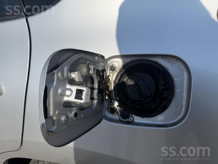 Toyota RAV4 2006 Liepāja, ar dzinēja tilpumu 2.00 L un nobraukumu 266 tūkst. km par 4350 €, foto 11 vietnē AUTOMOTO.COM.LV