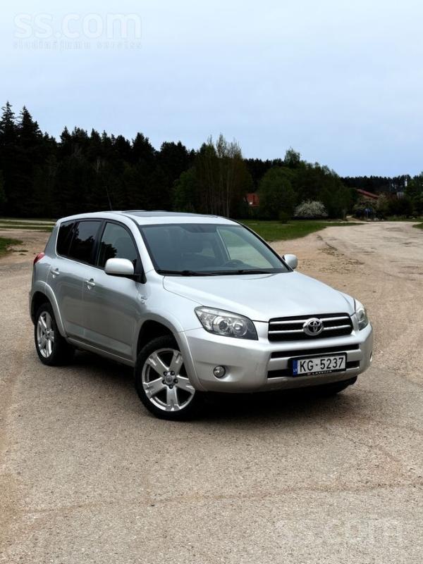 Toyota RAV4 2006 in Tukums, with an engine capacity of 2.20 L and mileage of 366 thousand km for 3000 €, photo 1 on AUTOMOTO.COM.LV