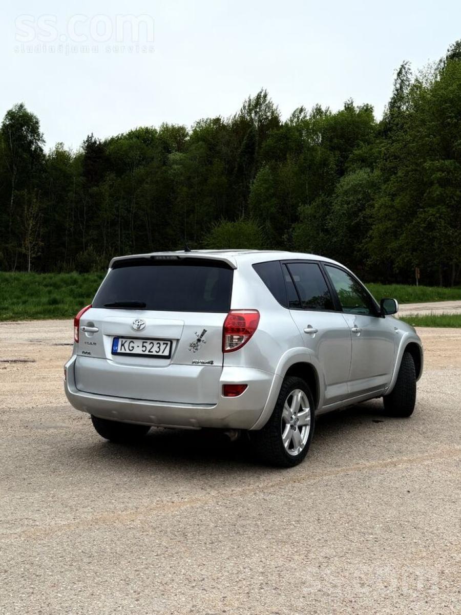 Toyota RAV4 2006 Tukums, ar dzinēja tilpumu 2.20 L un nobraukumu 366 tūkst. km par 3000 €, foto 5 vietnē AUTOMOTO.COM.LV