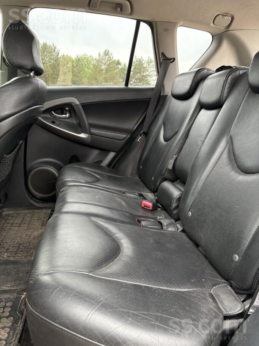Toyota RAV4 2006 Tukums, ar dzinēja tilpumu 2.20 L un nobraukumu 366 tūkst. km par 3000 €, foto 10 vietnē AUTOMOTO.COM.LV
