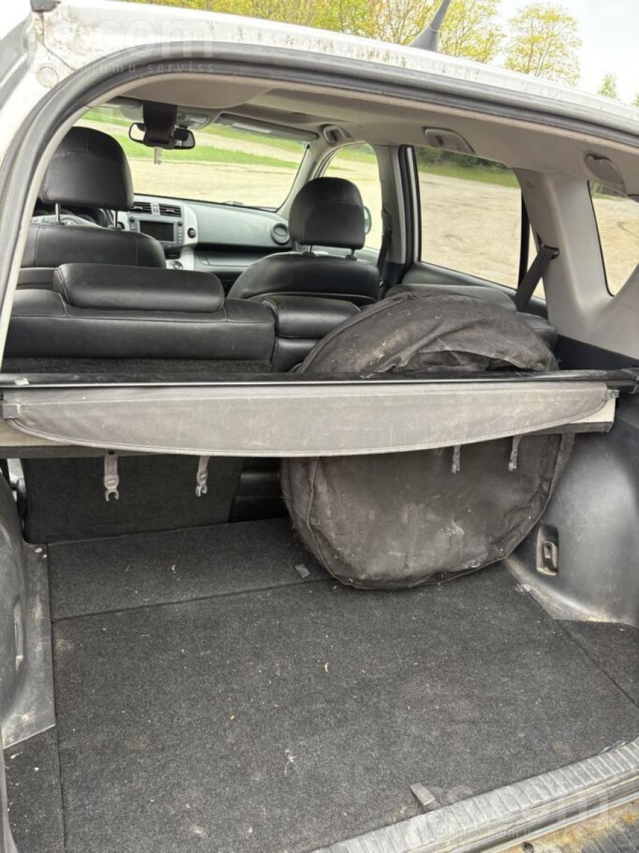 Toyota RAV4 2006 Tukums, ar dzinēja tilpumu 2.20 L un nobraukumu 366 tūkst. km par 3000 €, foto 12 vietnē AUTOMOTO.COM.LV