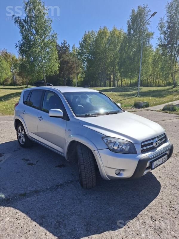 Toyota RAV4 2006 in Liepaja, with an engine capacity of 2.20 L and mileage of 256 thousand km for 3000 €, photo 3 on AUTOMOTO.COM.LV