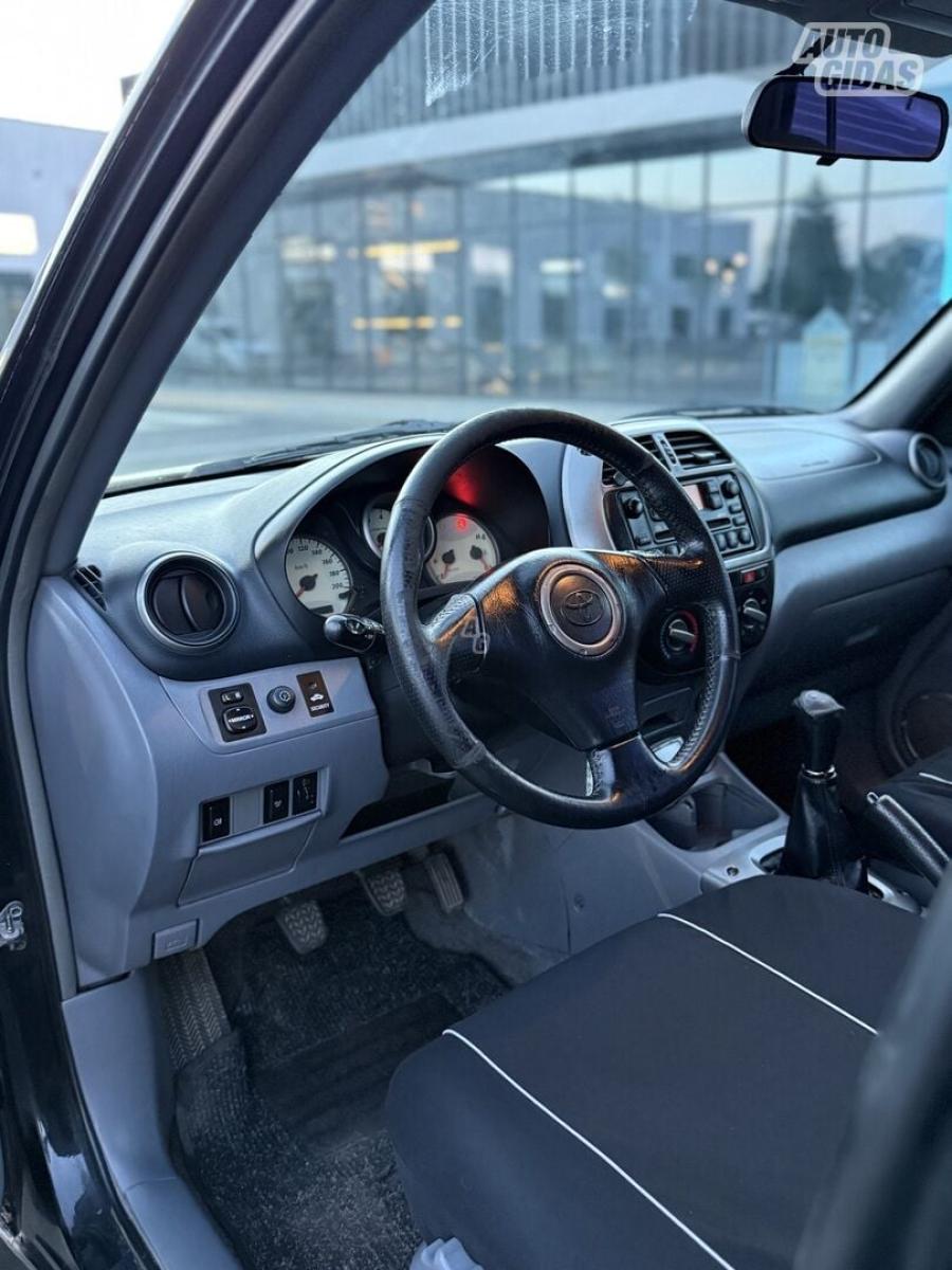 Toyota RAV4 2006 in Kaunas, with an engine capacity of 2.00 L and mileage of 320 thousand km for 2800 €, photo 15 on AUTOMOTO.COM.LV