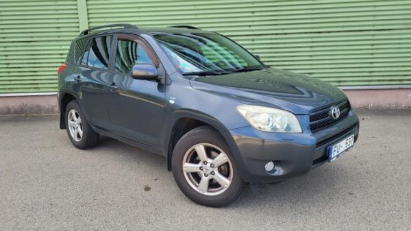 Toyota RAV4 2006 in Riga, with an engine capacity of 2.20 L and mileage of 185 thousand km for 3690 €, photo 1 on AUTOMOTO.COM.LV