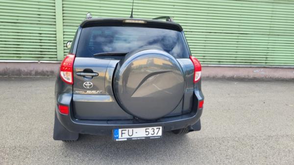 Toyota RAV4 2006 in Riga, with an engine capacity of 2.20 L and mileage of 185 thousand km for 3690 €, photo 9 on AUTOMOTO.COM.LV