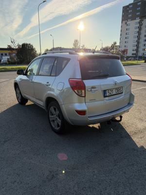 Toyota RAV4 2006 Tallina, ar dzinēja tilpumu 2.20 L un nobraukumu 279 tūkst. km par 3950 €, foto 4 vietnē AUTOMOTO.COM.LV