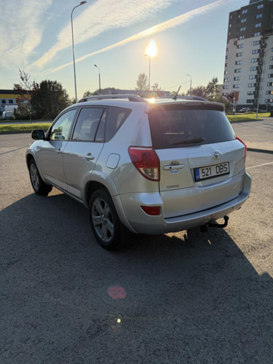 Toyota RAV4 2006 Tallina, ar dzinēja tilpumu 2.20 L un nobraukumu 279 tūkst. km par 3950 €, foto 4 vietnē AUTOMOTO.COM.LV