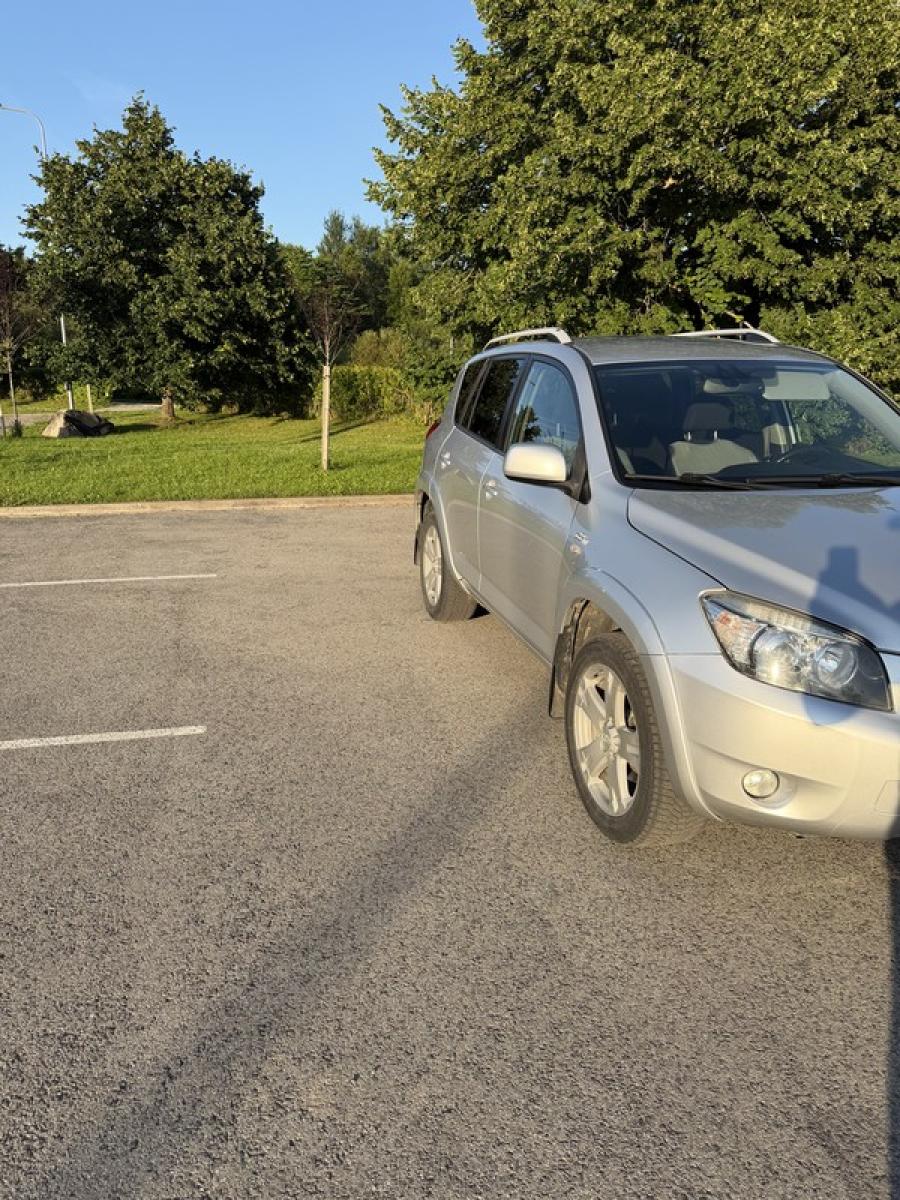 Toyota RAV4 2006 Tallina, ar dzinēja tilpumu 2.20 L un nobraukumu 279 tūkst. km par 3950 €, foto 13 vietnē AUTOMOTO.COM.LV