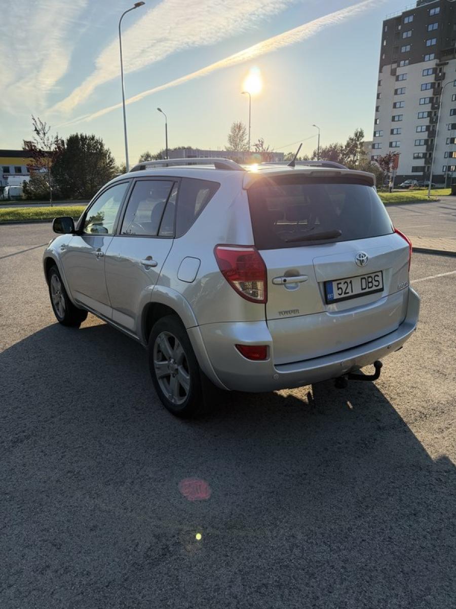 Toyota RAV4 2006 Tallina, ar dzinēja tilpumu 2.20 L un nobraukumu 279 tūkst. km par 3950 €, foto 14 vietnē AUTOMOTO.COM.LV