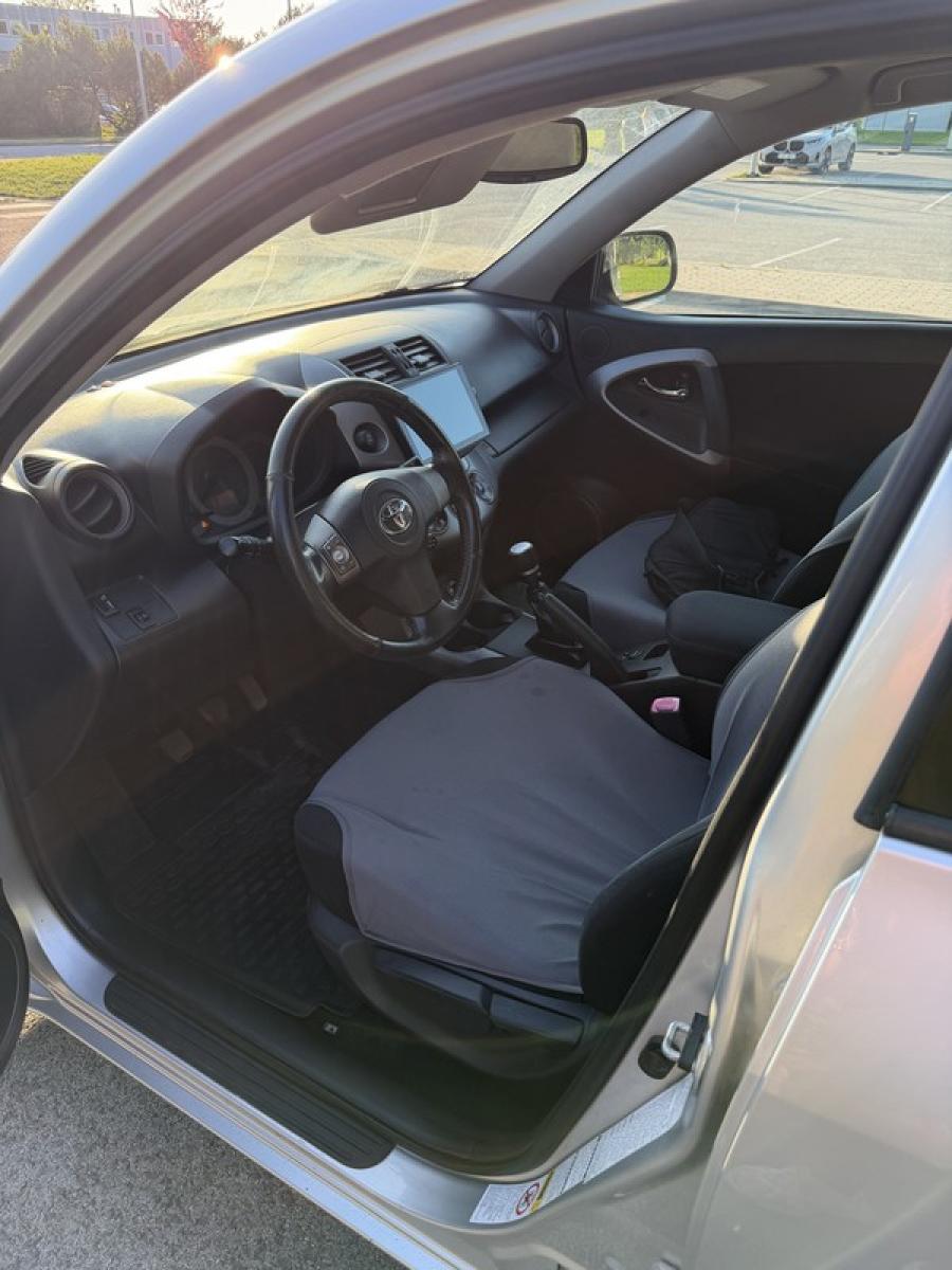 Toyota RAV4 2006 Tallina, ar dzinēja tilpumu 2.20 L un nobraukumu 279 tūkst. km par 3950 €, foto 18 vietnē AUTOMOTO.COM.LV