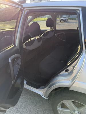 Toyota RAV4 2006 Tallina, ar dzinēja tilpumu 2.20 L un nobraukumu 279 tūkst. km par 3950 €, foto 19 vietnē AUTOMOTO.COM.LV