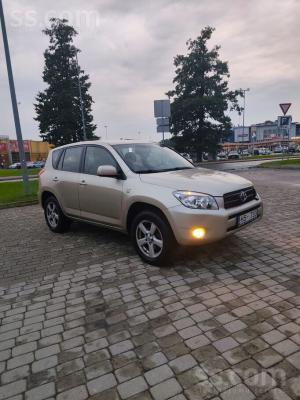 Toyota RAV4 2006 Jūrmala, ar dzinēja tilpumu 2.20 L un nobraukumu 384 tūkst. km par 3777 €, foto 4 vietnē AUTOMOTO.COM.LV