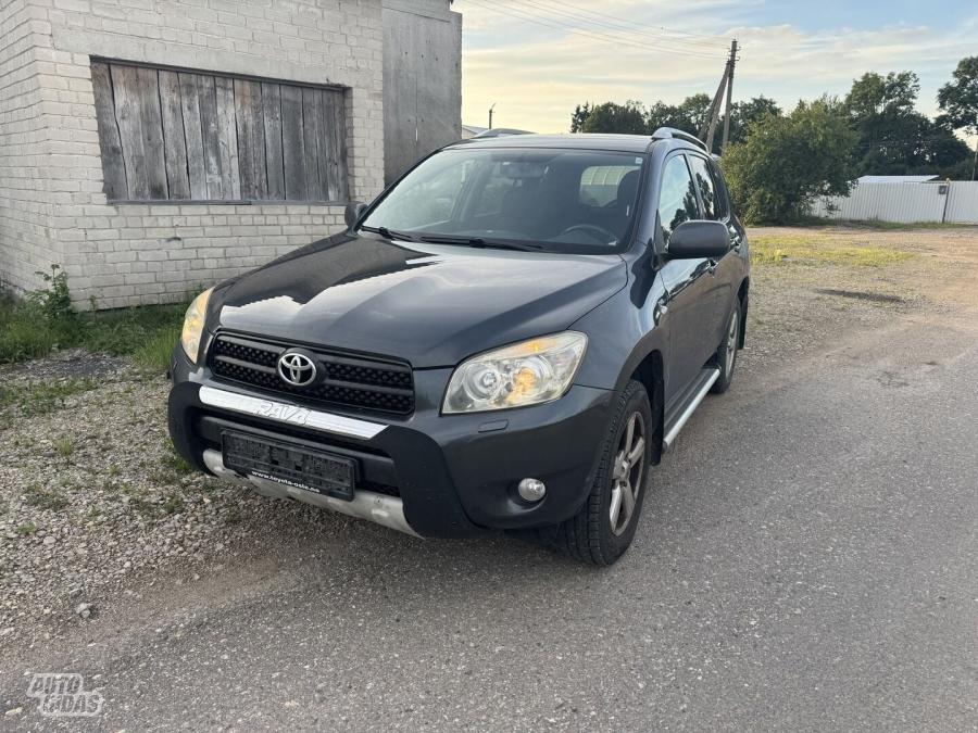 Toyota RAV4 2006 Viļņa, ar dzinēja tilpumu 2.20 L un nobraukumu 345 tūkst. km par 2650 €, foto 1 vietnē AUTOMOTO.COM.LV