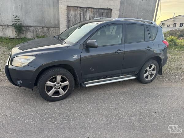 Toyota RAV4 2006 Viļņa, ar dzinēja tilpumu 2.20 L un nobraukumu 345 tūkst. km par 2650 €, foto 3 vietnē AUTOMOTO.COM.LV