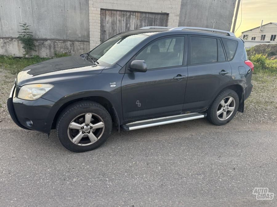 Toyota RAV4 2006 Viļņa, ar dzinēja tilpumu 2.20 L un nobraukumu 345 tūkst. km par 2650 €, foto 4 vietnē AUTOMOTO.COM.LV