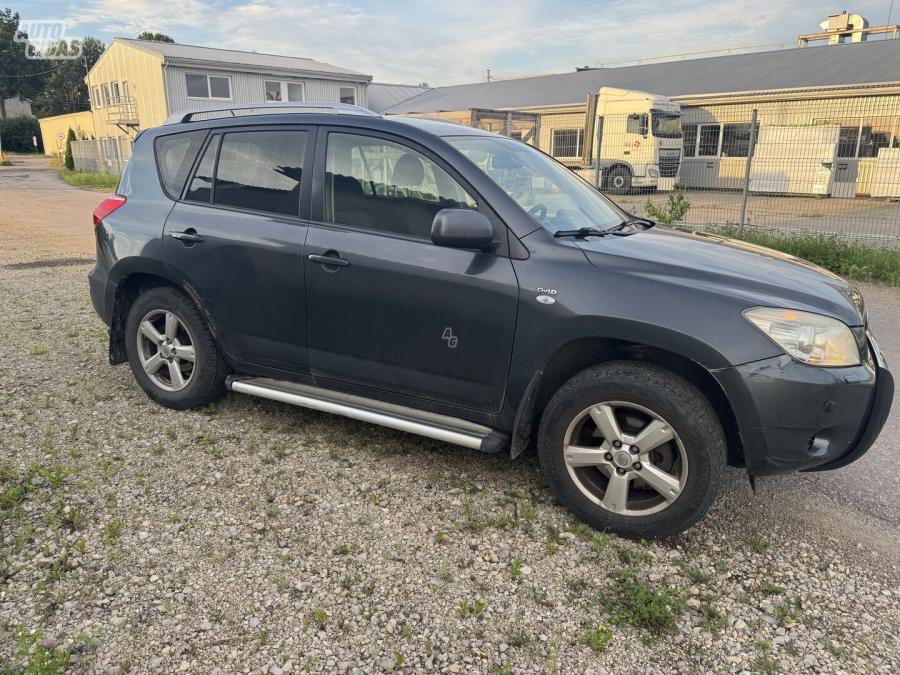 Toyota RAV4 2006 Viļņa, ar dzinēja tilpumu 2.20 L un nobraukumu 345 tūkst. km par 2650 €, foto 5 vietnē AUTOMOTO.COM.LV