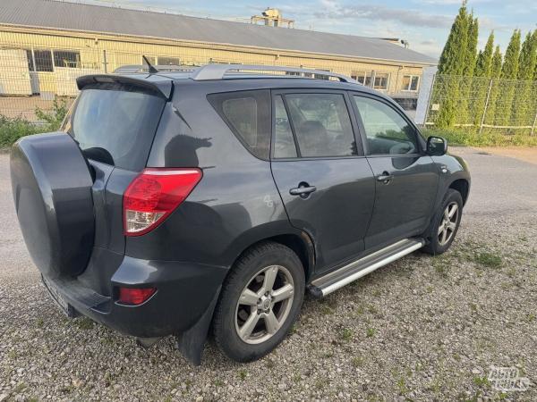 Toyota RAV4 2006 Viļņa, ar dzinēja tilpumu 2.20 L un nobraukumu 345 tūkst. km par 2650 €, foto 5 vietnē AUTOMOTO.COM.LV