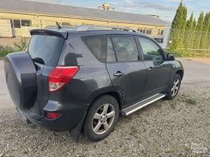 Toyota RAV4 2006 Viļņa, ar dzinēja tilpumu 2.20 L un nobraukumu 345 tūkst. km par 2650 €, foto 6 vietnē AUTOMOTO.COM.LV