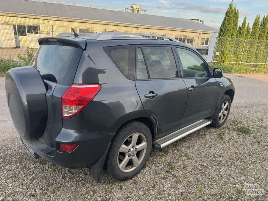 Toyota RAV4 2006 Viļņa, ar dzinēja tilpumu 2.20 L un nobraukumu 345 tūkst. km par 2650 €, foto 6 vietnē AUTOMOTO.COM.LV