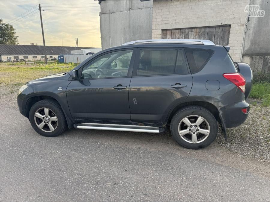 Toyota RAV4 2006 Viļņa, ar dzinēja tilpumu 2.20 L un nobraukumu 345 tūkst. km par 2650 €, foto 7 vietnē AUTOMOTO.COM.LV