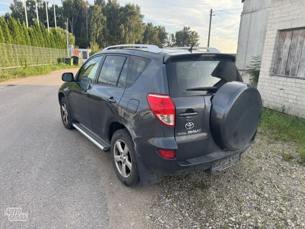 Toyota RAV4 2006 Viļņa, ar dzinēja tilpumu 2.20 L un nobraukumu 345 tūkst. km par 2650 €, foto 7 vietnē AUTOMOTO.COM.LV
