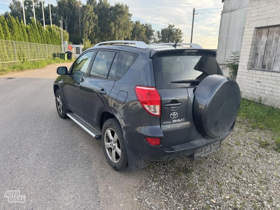 Toyota RAV4 2006 Viļņa, ar dzinēja tilpumu 2.20 L un nobraukumu 345 tūkst. km par 2650 €, foto 8 vietnē AUTOMOTO.COM.LV