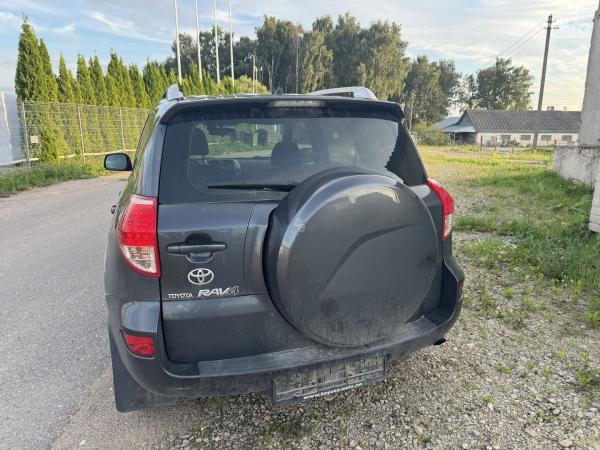 Toyota RAV4 2006 Viļņa, ar dzinēja tilpumu 2.20 L un nobraukumu 345 tūkst. km par 2650 €, foto 8 vietnē AUTOMOTO.COM.LV