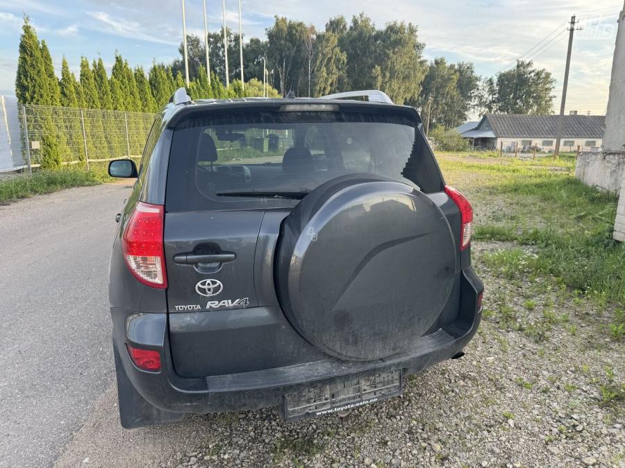 Toyota RAV4 2006 Viļņa, ar dzinēja tilpumu 2.20 L un nobraukumu 345 tūkst. km par 2650 €, foto 9 vietnē AUTOMOTO.COM.LV