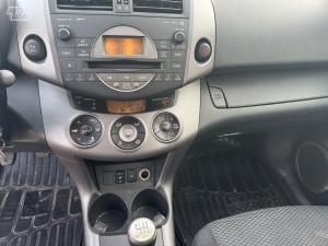 Toyota RAV4 2006 Viļņa, ar dzinēja tilpumu 2.20 L un nobraukumu 345 tūkst. km par 2650 €, foto 11 vietnē AUTOMOTO.COM.LV