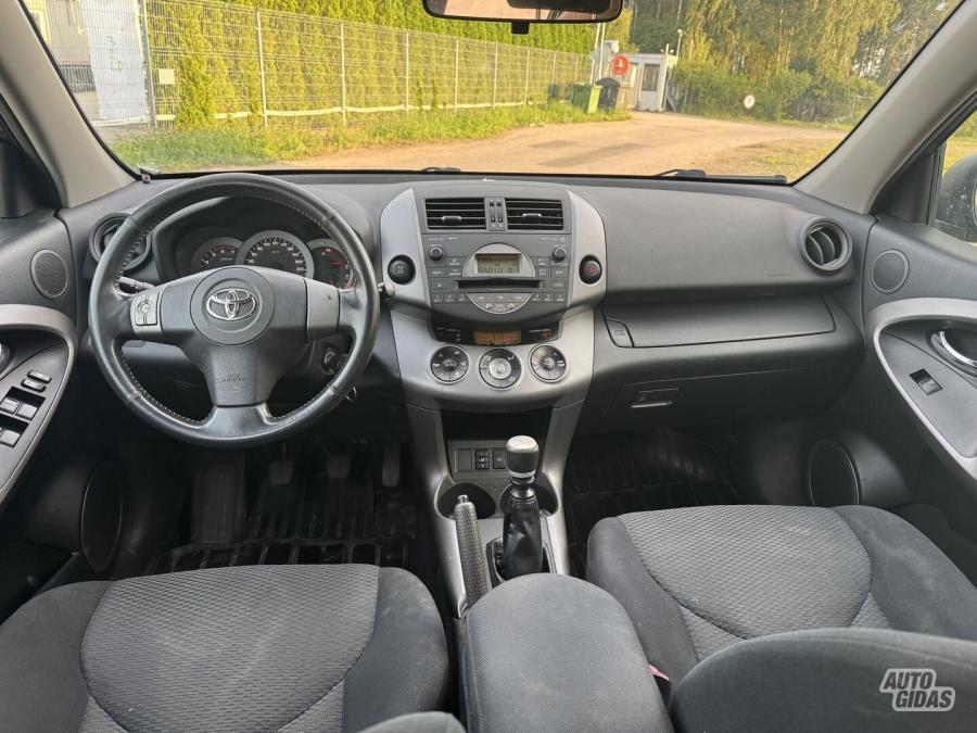 Toyota RAV4 2006 Viļņa, ar dzinēja tilpumu 2.20 L un nobraukumu 345 tūkst. km par 2650 €, foto 14 vietnē AUTOMOTO.COM.LV