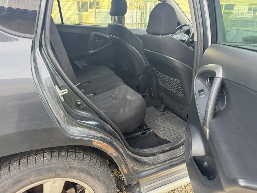 Toyota RAV4 2006 Viļņa, ar dzinēja tilpumu 2.20 L un nobraukumu 345 tūkst. km par 2650 €, foto 16 vietnē AUTOMOTO.COM.LV