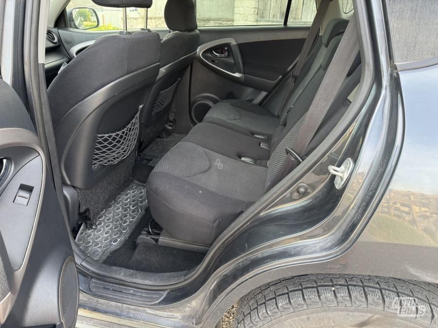Toyota RAV4 2006 Viļņa, ar dzinēja tilpumu 2.20 L un nobraukumu 345 tūkst. km par 2650 €, foto 17 vietnē AUTOMOTO.COM.LV
