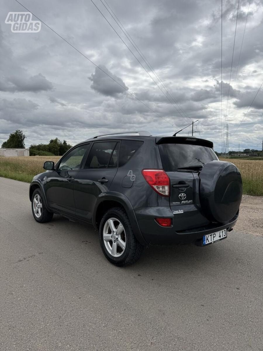 Toyota RAV4 2006 in Marijampole, with an engine capacity of 2.20 L and mileage of 329 thousand km for 1700 €, photo 6 on AUTOMOTO.COM.LV