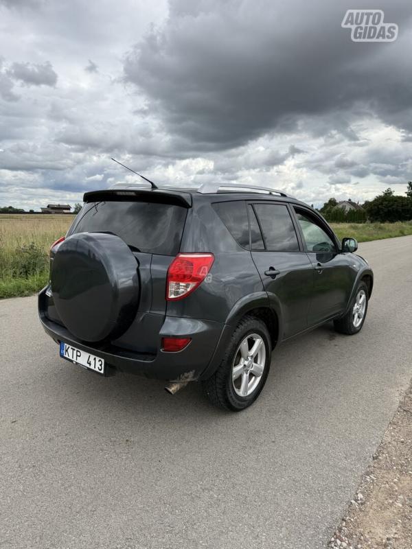 Toyota RAV4 2006 Marijampole, ar dzinēja tilpumu 2.20 L un nobraukumu 329 tūkst. km par 1700 €, foto 6 vietnē AUTOMOTO.COM.LV