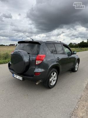 Toyota RAV4 2006 in Marijampole, with an engine capacity of 2.20 L and mileage of 329 thousand km for 1700 €, photo 7 on AUTOMOTO.COM.LV