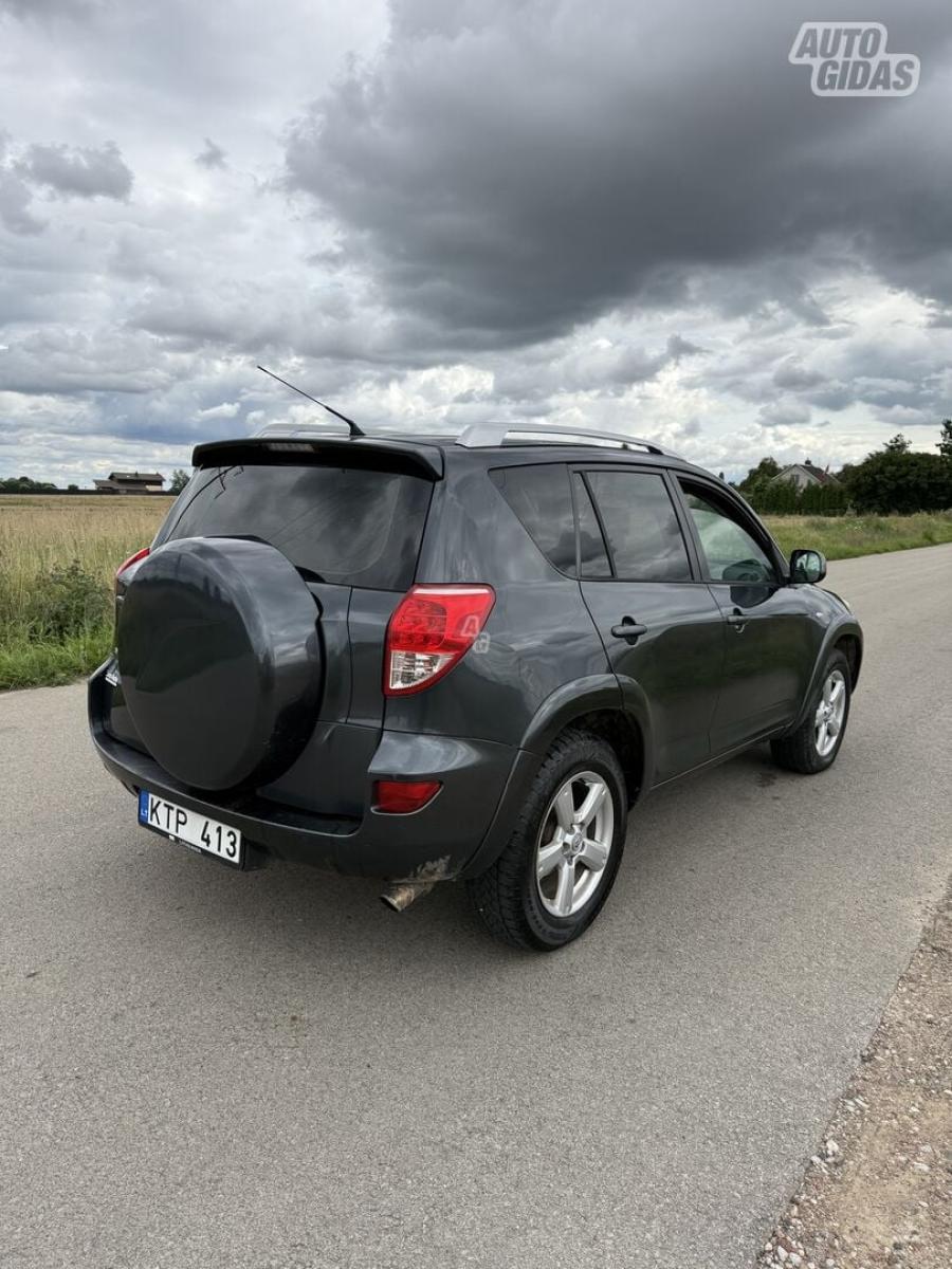 Toyota RAV4 2006 in Marijampole, with an engine capacity of 2.20 L and mileage of 329 thousand km for 1700 €, photo 7 on AUTOMOTO.COM.LV