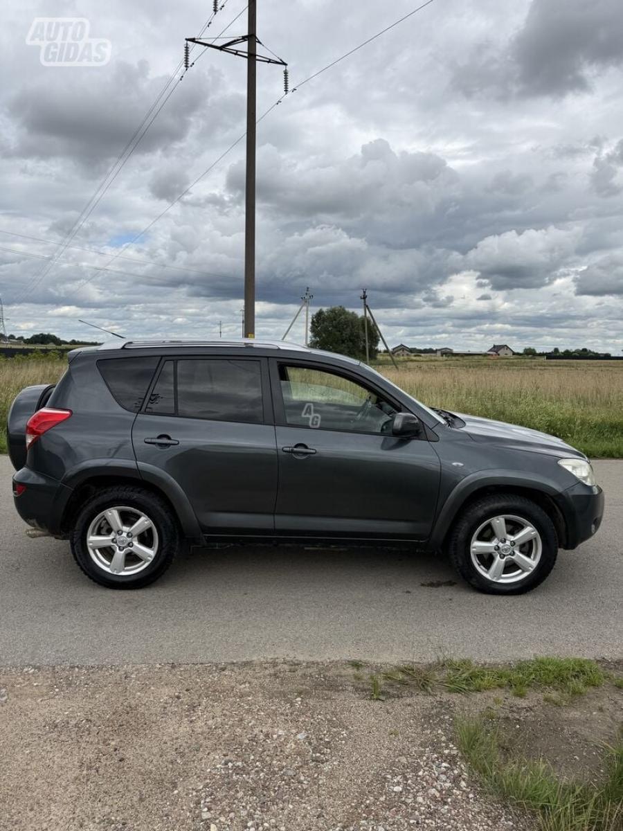 Toyota RAV4 2006 in Marijampole, with an engine capacity of 2.20 L and mileage of 329 thousand km for 1700 €, photo 8 on AUTOMOTO.COM.LV