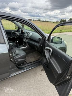 Toyota RAV4 2006 in Marijampole, with an engine capacity of 2.20 L and mileage of 329 thousand km for 1700 €, photo 9 on AUTOMOTO.COM.LV