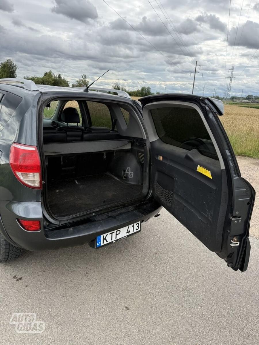 Toyota RAV4 2006 in Marijampole, with an engine capacity of 2.20 L and mileage of 329 thousand km for 1700 €, photo 10 on AUTOMOTO.COM.LV