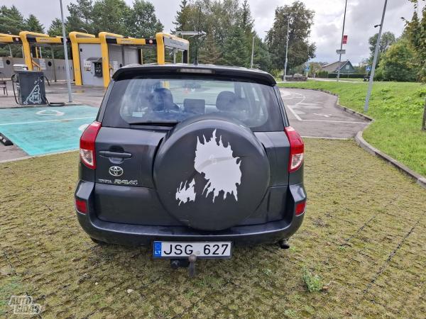 Toyota RAV4 2006 Ariogala, ar dzinēja tilpumu 2.20 L un nobraukumu 292 tūkst. km par 2950 €, foto 5 vietnē AUTOMOTO.COM.LV
